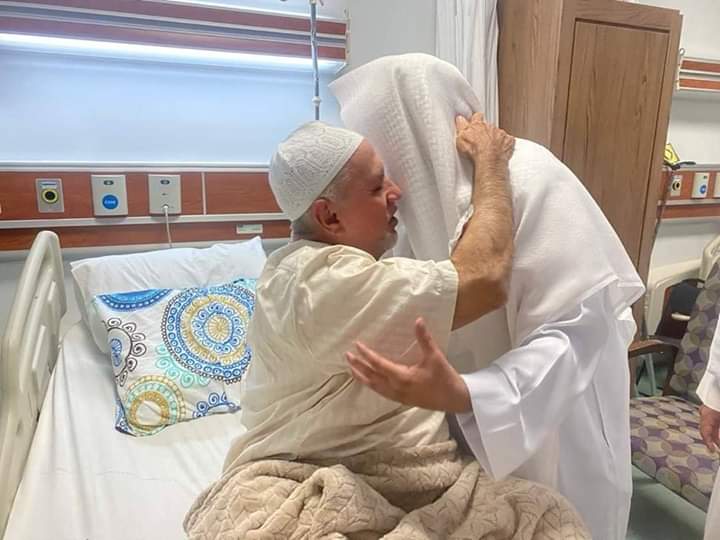 KSA: Sheikh Sudais visits sick muadhin, caller to prayers, in Madinah ...